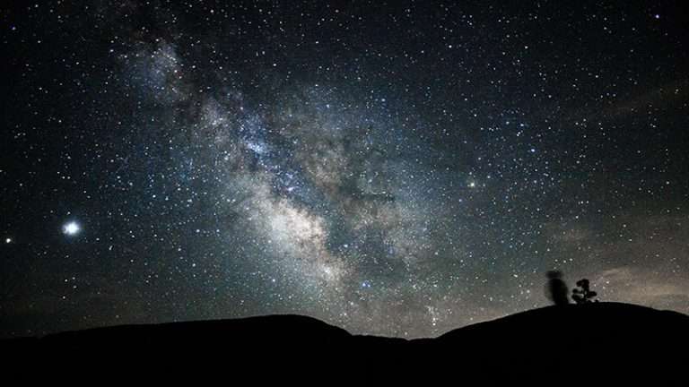 How To Describe Stargazing (13 Dazzling Descriptions)