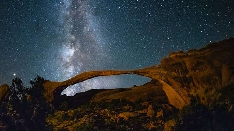 The Best Stargazing Moab Has To Offer (2025 Easy Guide)